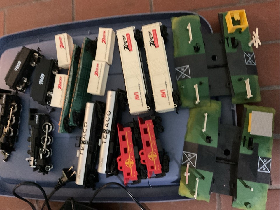 2 HO Scale IHC 2-6-0 Mogul DC Steam Locomotive A.T. & S.F. 7809 Model ...