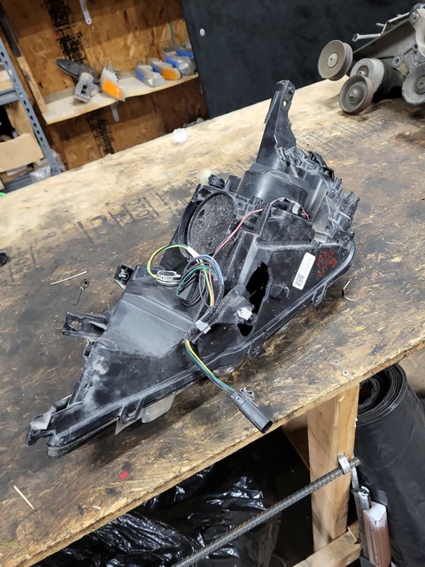 Chevrolet Impala Headlight Halogen Right Headlamp 84573234 OEM 2019 ...