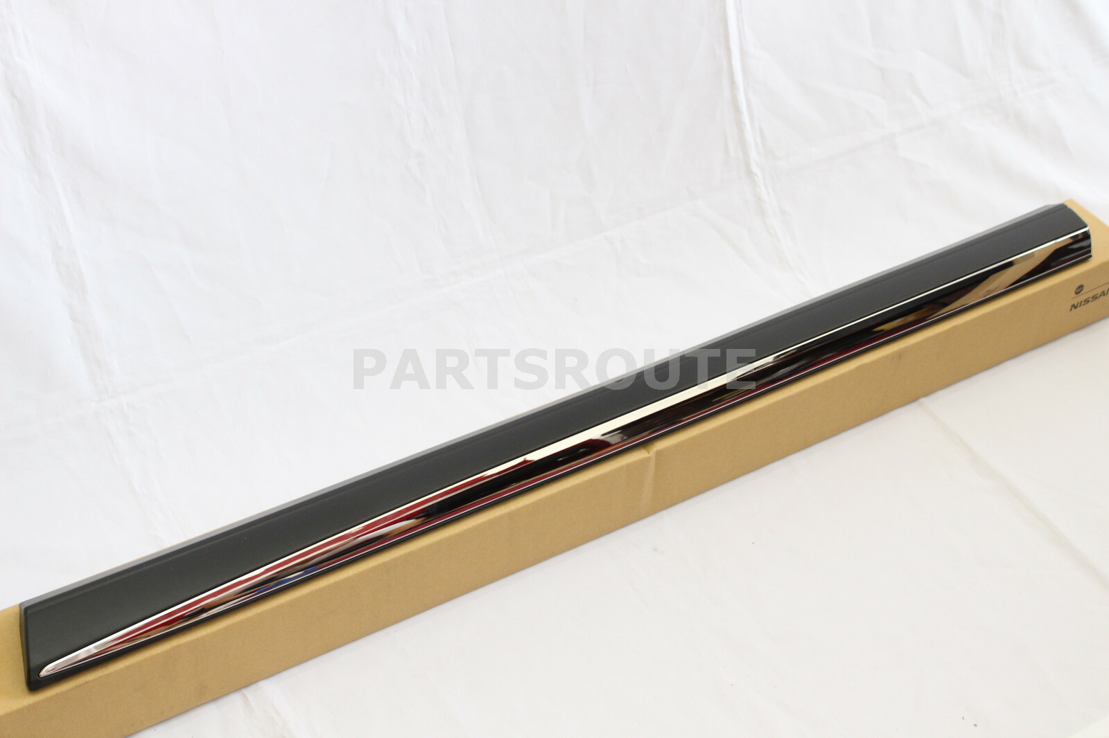 Nissan Murano 2009-2014 OEM Right Front Rocker Door Moulding Chrome ...