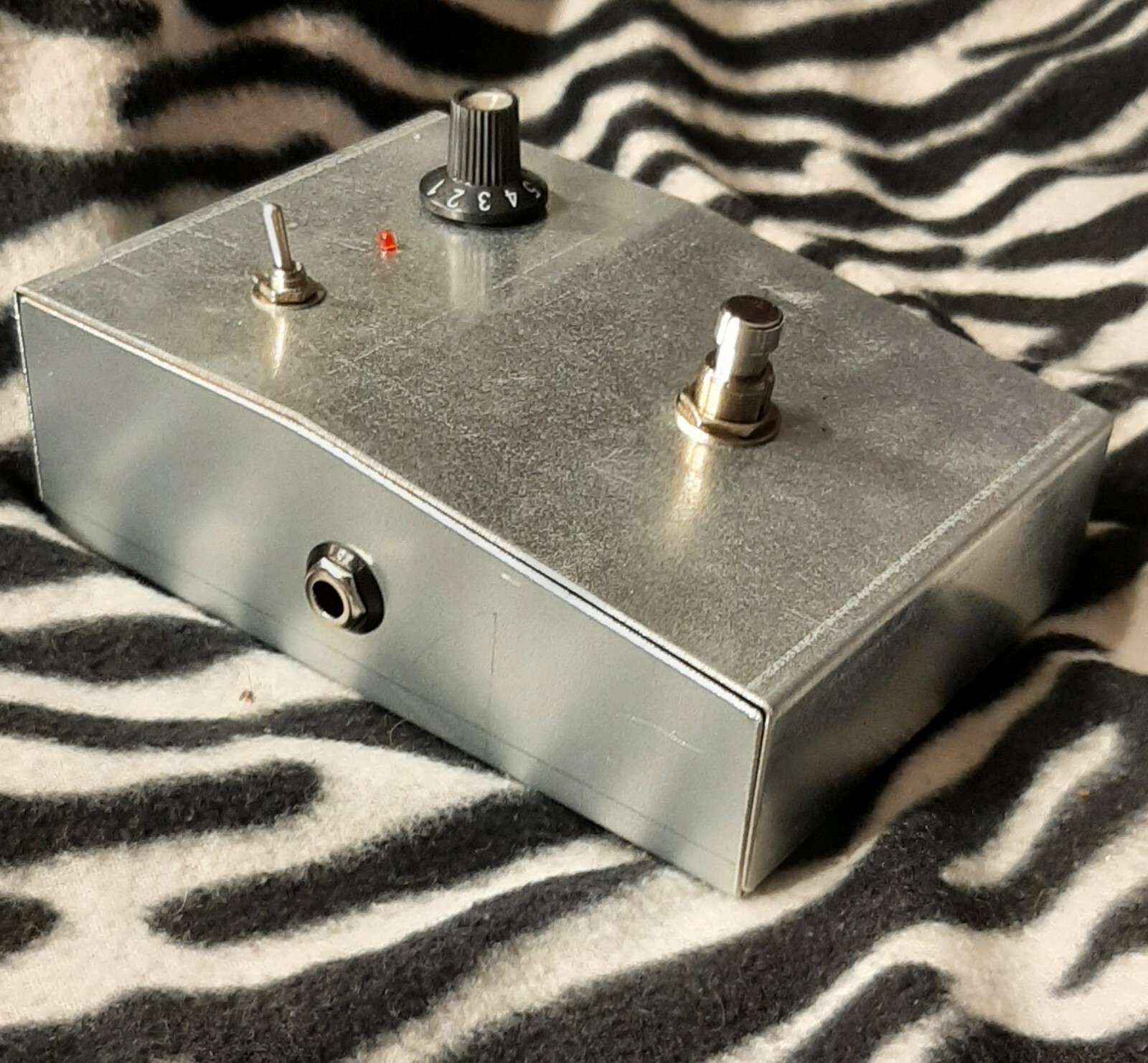Vintage style Fuzz Pedal electra with switchable diodes silicon and ...