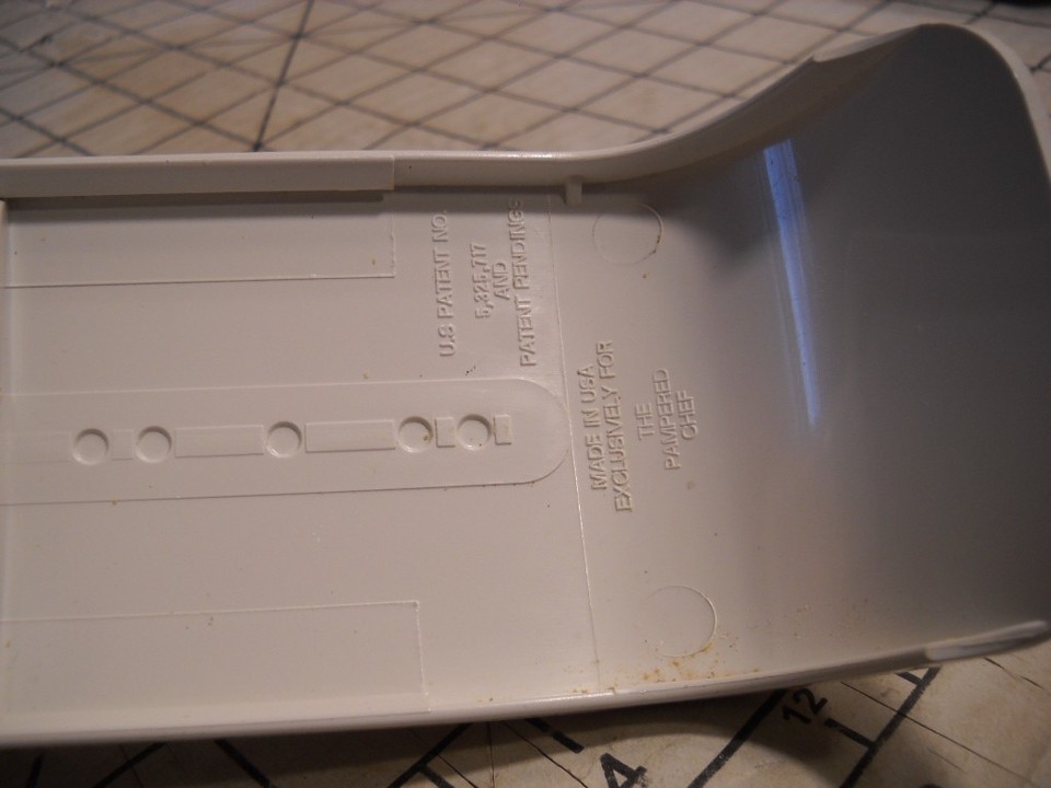 Pampered Chef Adjustable Sliding Measuring Cup 1/4 - 1 Cup, 50 - 250 ml ...