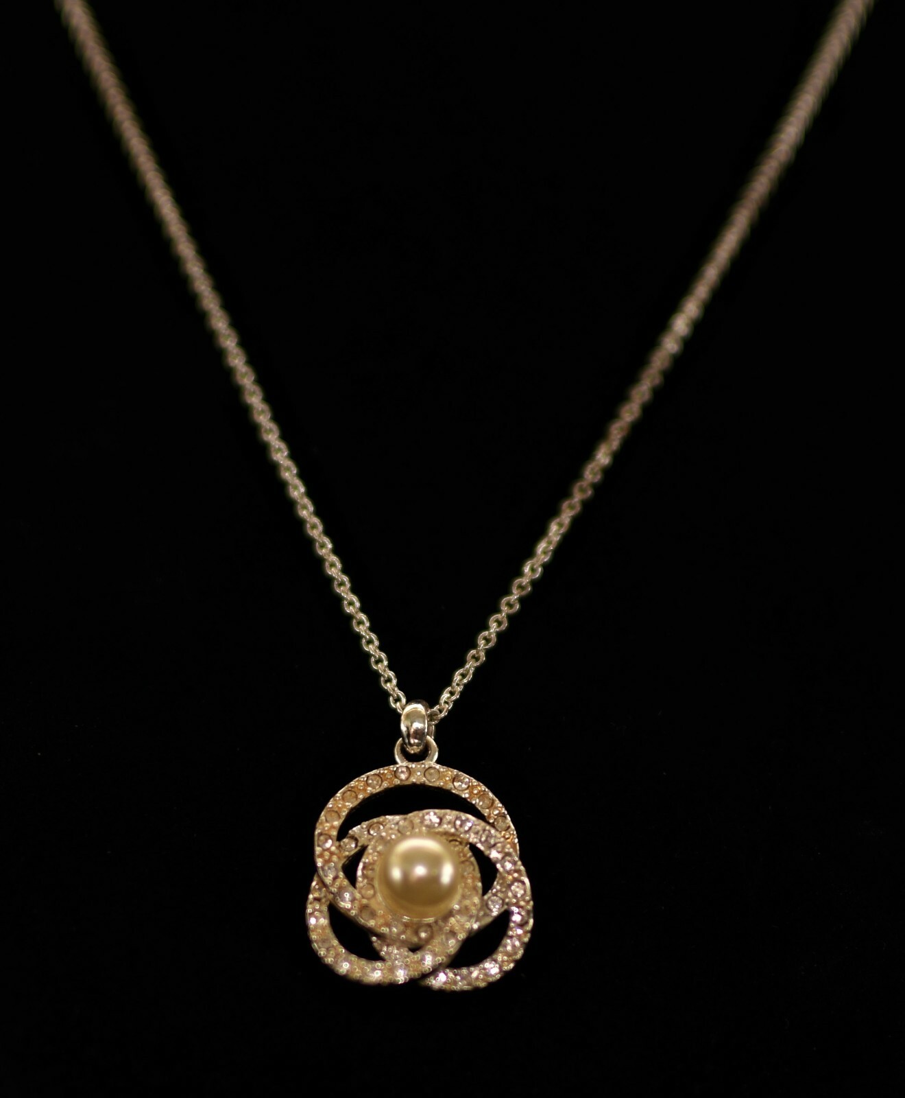 VINTAGE STYLED TRI CIRCLE DESIGN WITH DIAMANTE AND PE… - Gem