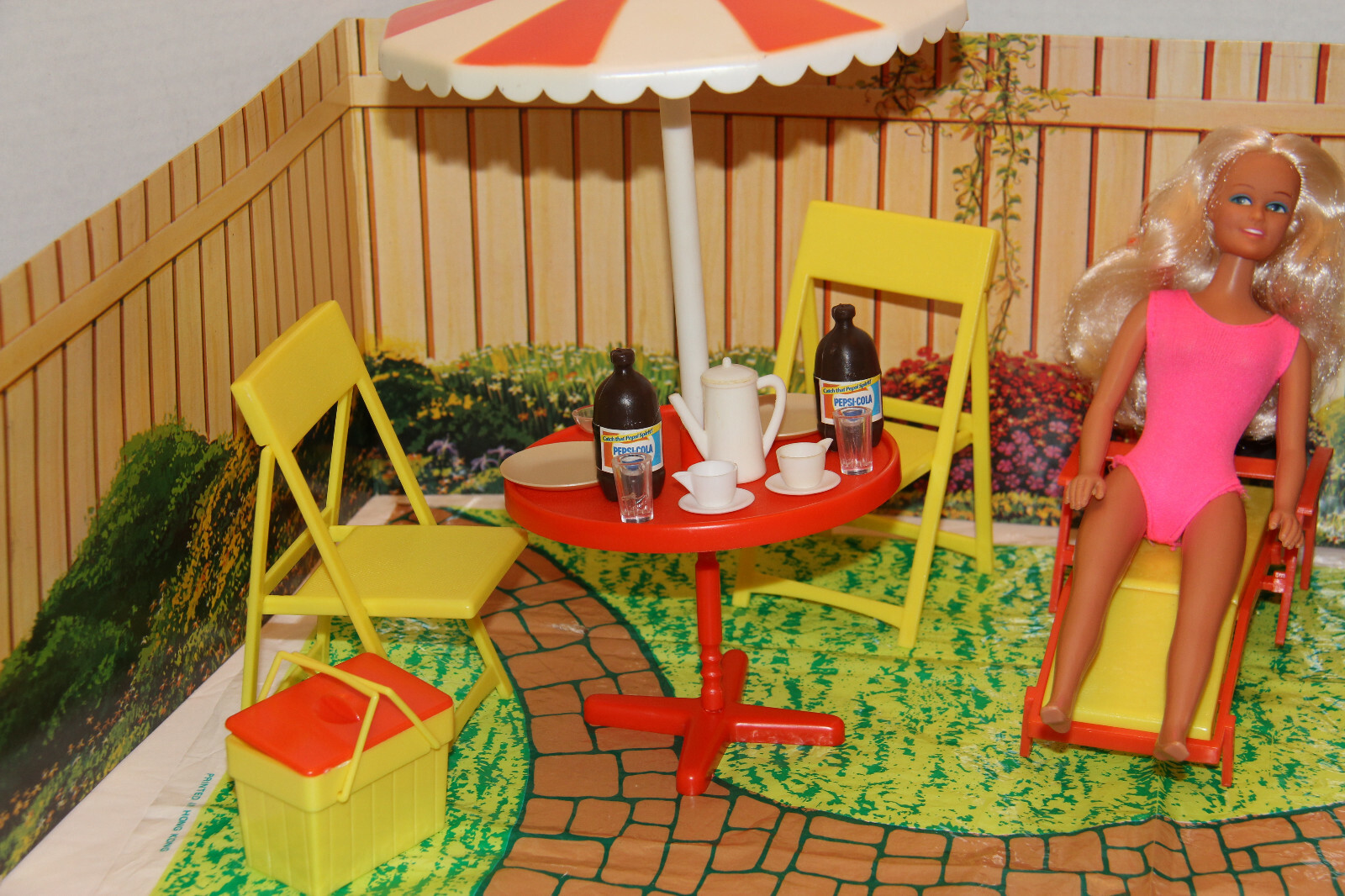 VINTAGE BARBIE SEARS POOL PLAY SET FURNITURE PICNIC CASE & ACCESSORIES ...