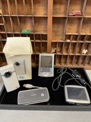 Lot of 90s Small Electronics Flip Video Ultra HD, TomTom, PalmOne ...