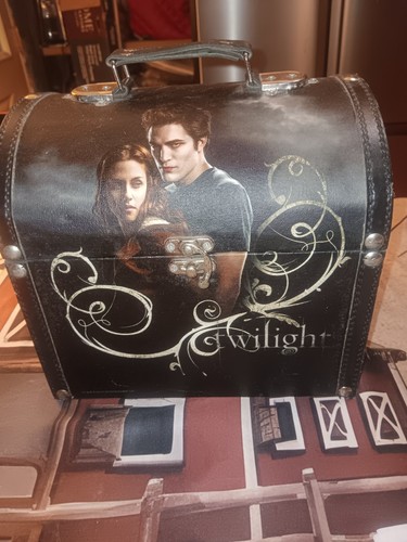 NECA Twilight Saga Vintage Edward & Bella Trunk Chest Jewelry Box | eBay