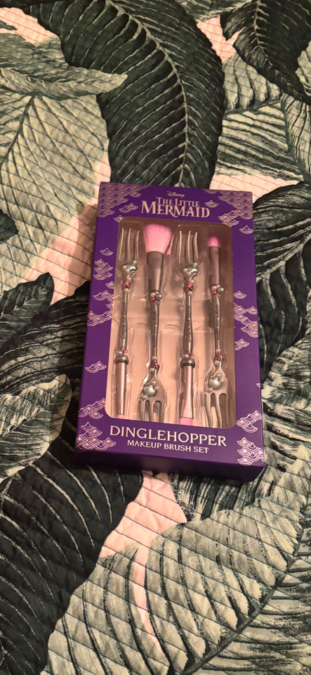 NEW DISNEY THE LITTLE MERMAID DINGLEHOPER MAKE UP BRUSH SET | eBay