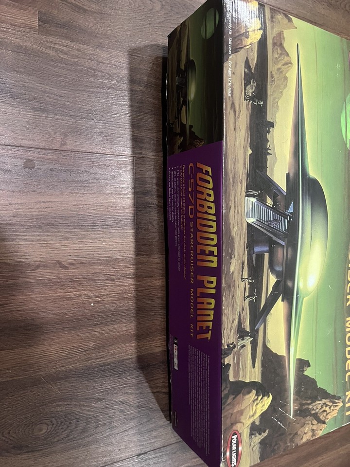 NEW Forbidden Planet C-57D Starcruiser 1:72 Model Kit - New | eBay