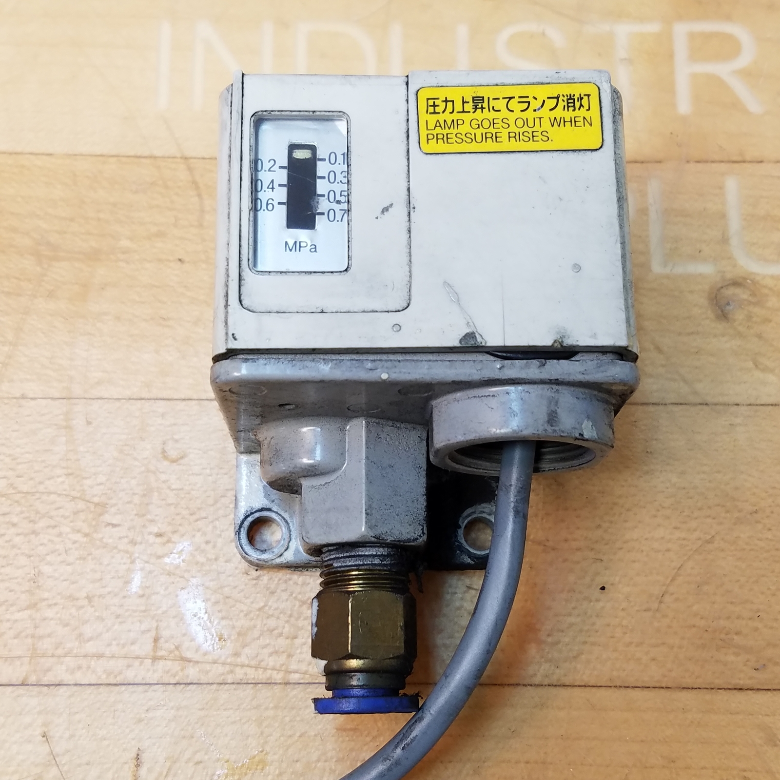 SMC IS3000-02L5 Pneumatic Pressure Switch, 0.1-0.7 Mpa, 24 VDC 4 Amp ...