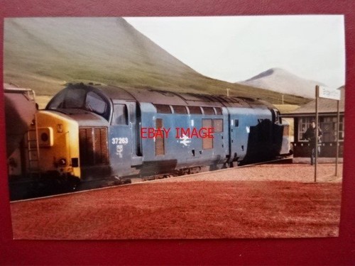 PHOTO CLASS 37 DIESEL LOCO NO 37263 AT BRIDGE OF ORCHY | eBay