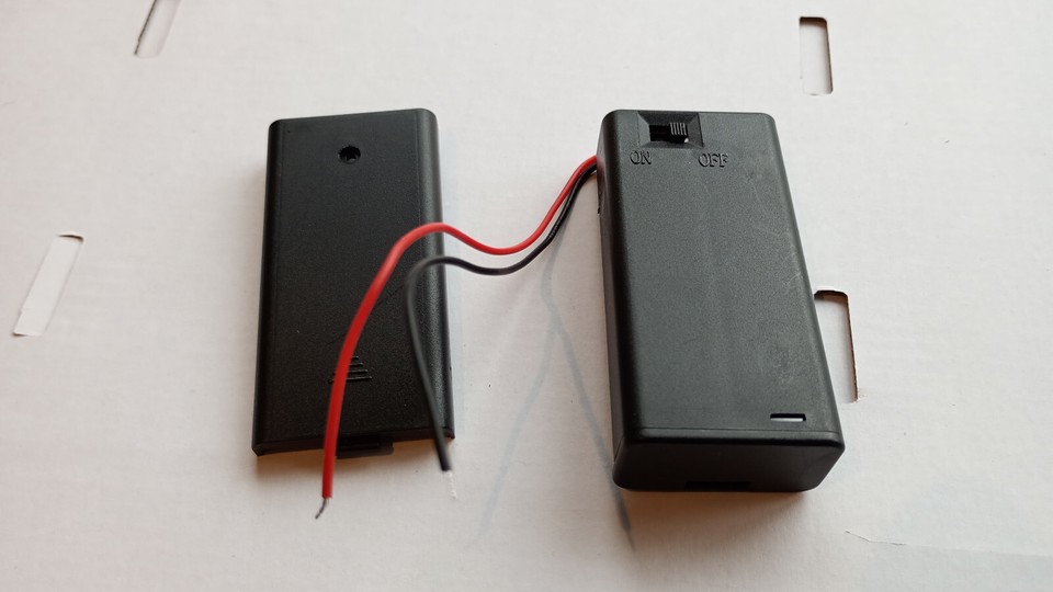 3 volt power supply. 2x AA 3v battery holder with lid and on/off switch ...