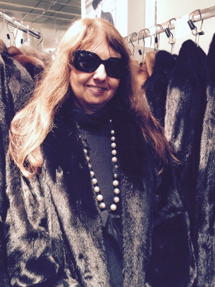 CHICAGO FUR MART.SIZE 20 CLASSIC BRAND NEW W/TAGS RANCH MINK COAT. $12. ...