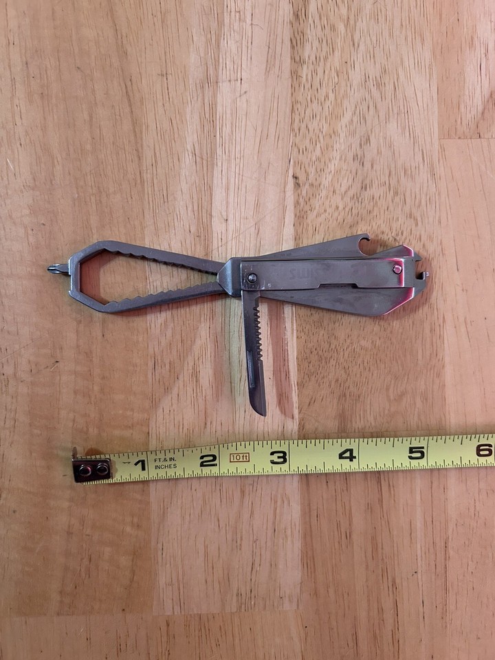 SWISS+TECH Micro Slim 9 in 1 Multi Purpose Pocket Multi Tool Keychain ...