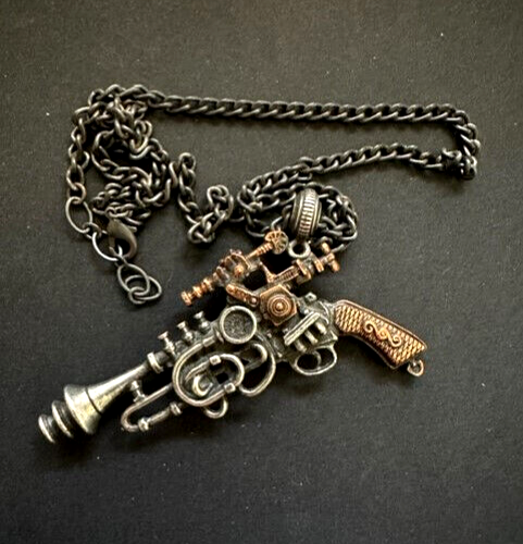 The Duellist Cantosonic Wave Gun Steampunk Pendant Étain Alchemy Gothic ...