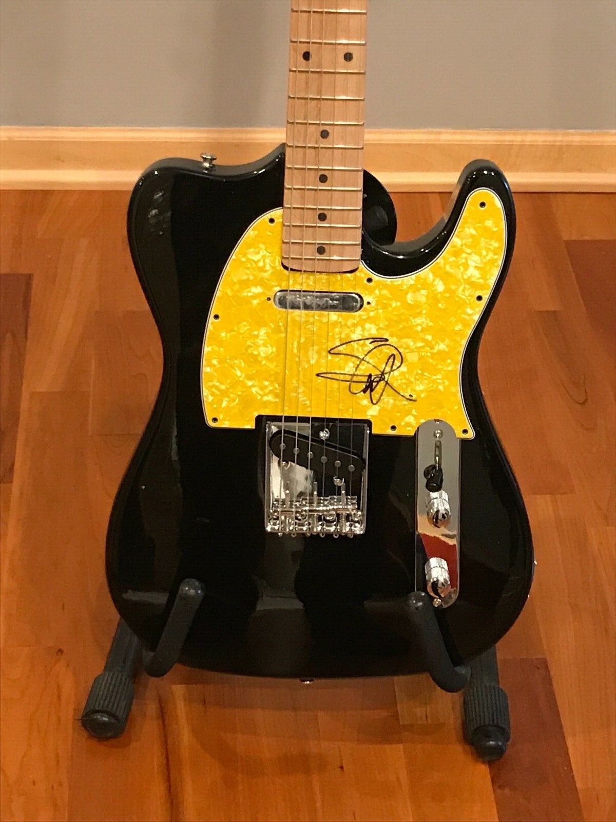 * STEVE HARRIS * signed autographed electric guitar * IRON MAIDEN * 3 ...