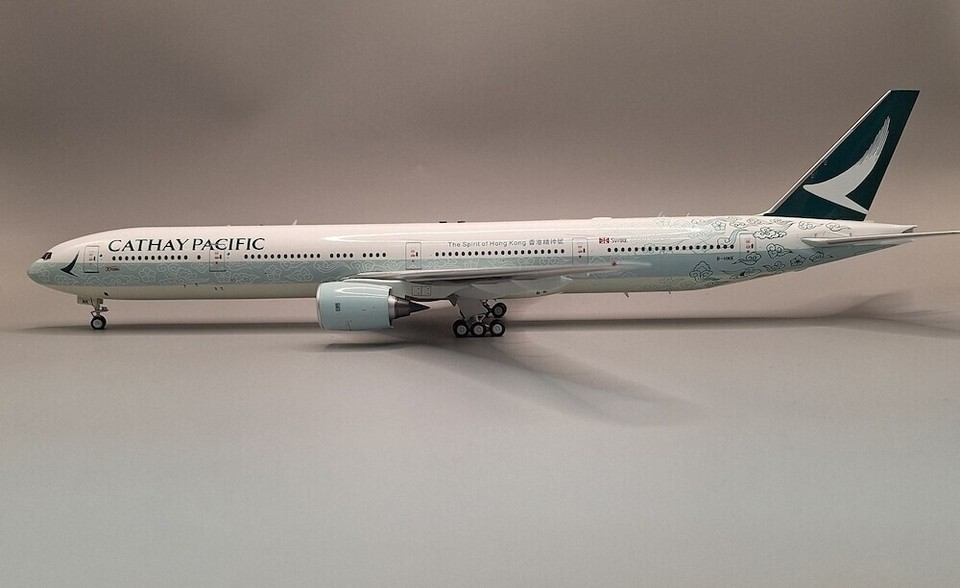 B777-367 Cathay Pacific Airways B-Hnk mit Standard WB MODELS B7773019 1 ...