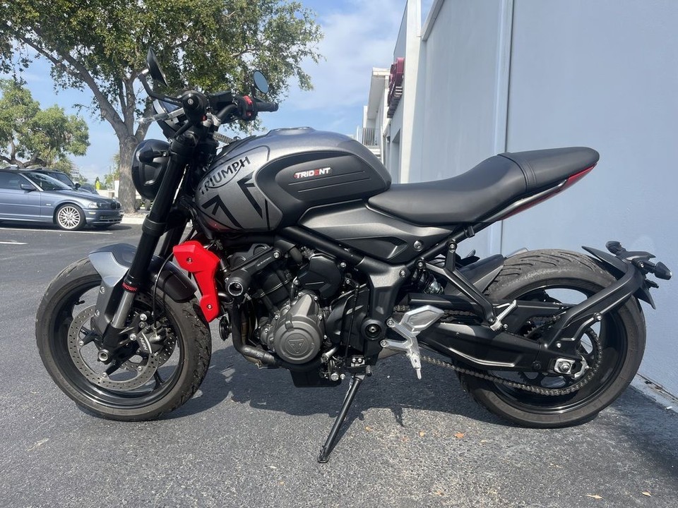 2023 Triumph Trident 660 Matte Jet Black / Matte Silver Ice | eBay