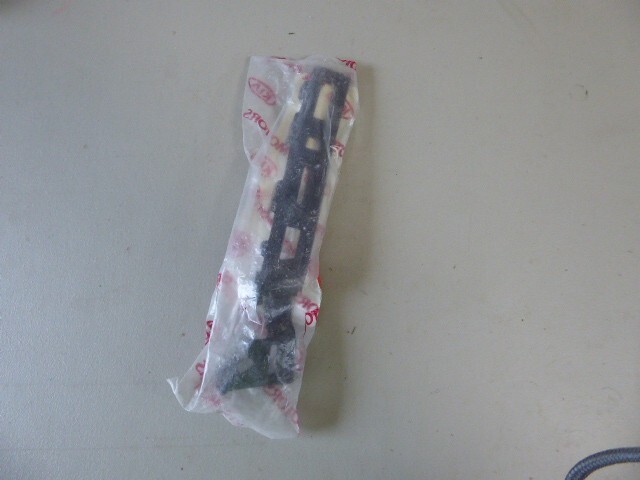 KIA OEM 11-15 Sorento Front Bumper-Bumper Cover Side Support Right ...