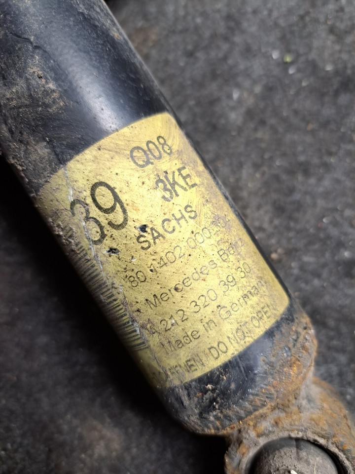 E6* Mercedes Benz W212 BJ2014 Stoßdämpfer Hinten Links & Rechts ...