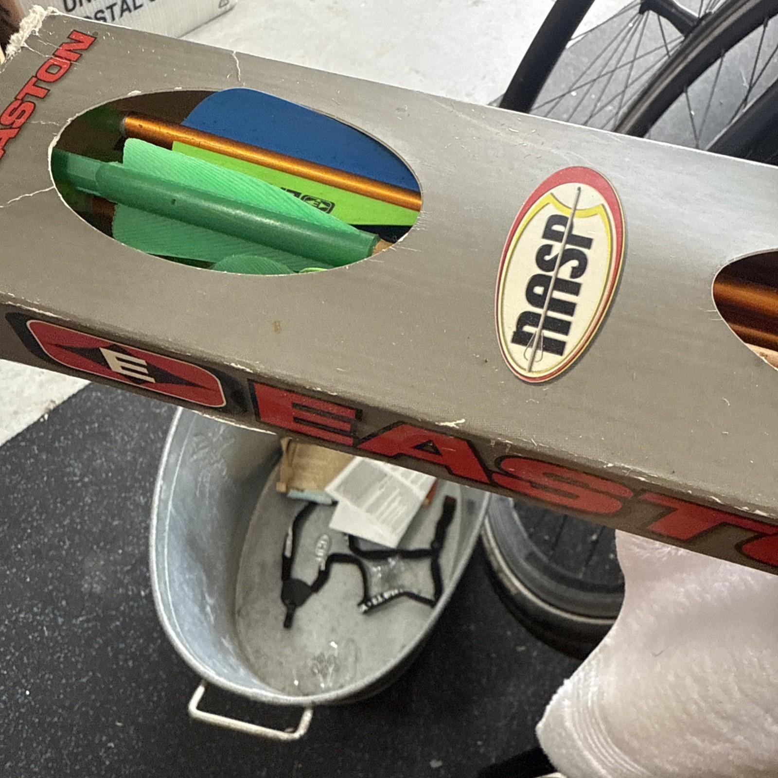 Easton XX75 Genesis 7075 Aluminum Arrows Target Points+ Wood Target ...