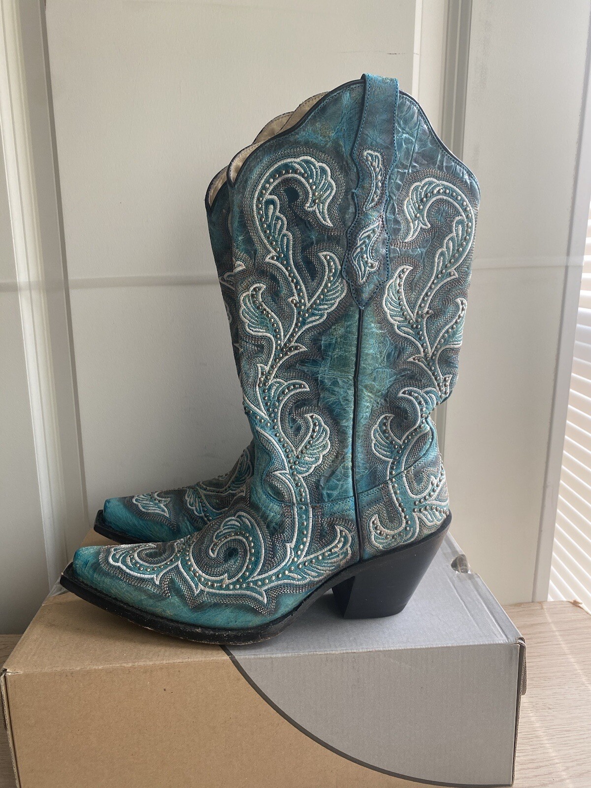 RARE Ladies Corral Turquoise Leather Distressed Point… - Gem