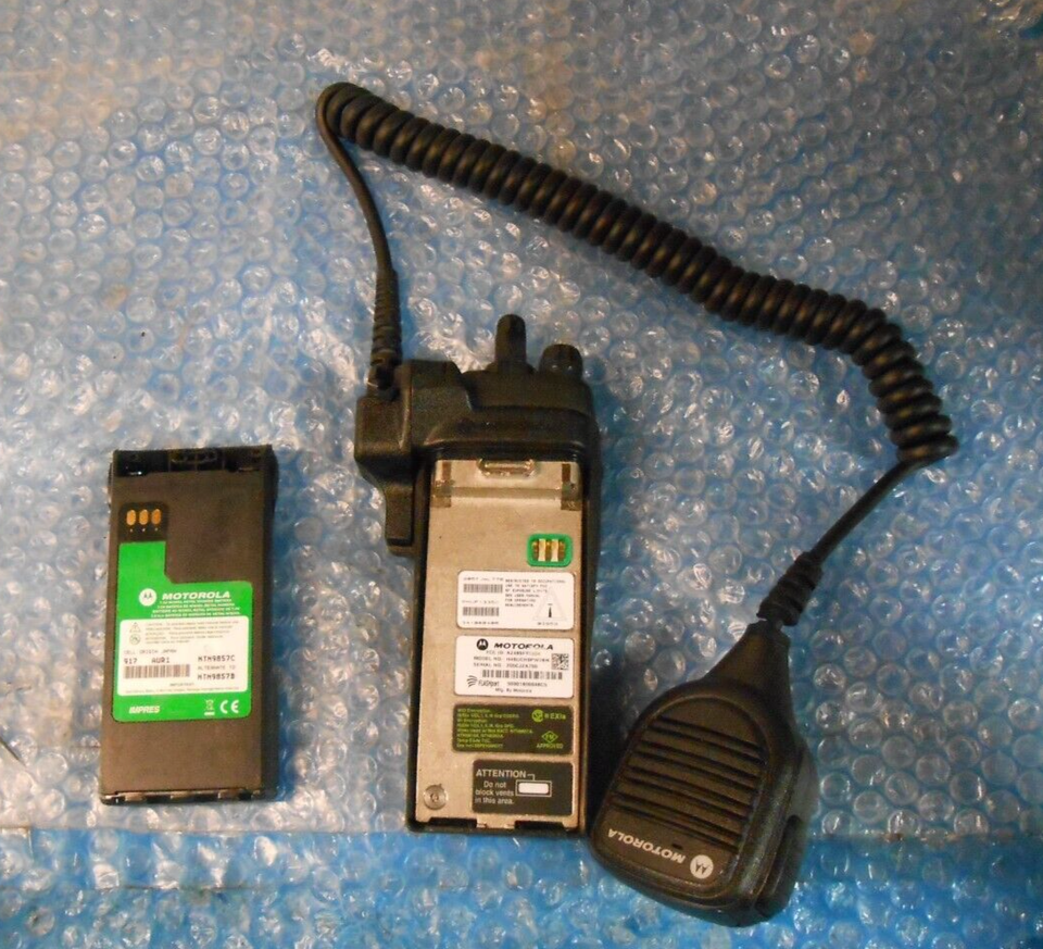 LOTS OF 3 MOTOROLA XTS 2500 RADIO W/ MIC - NO ANTENNA-H46UCF9PW6BN ...