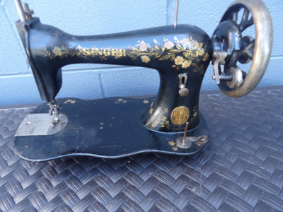 Sewing Machines - Singer Fiddle Base Sewing Machine