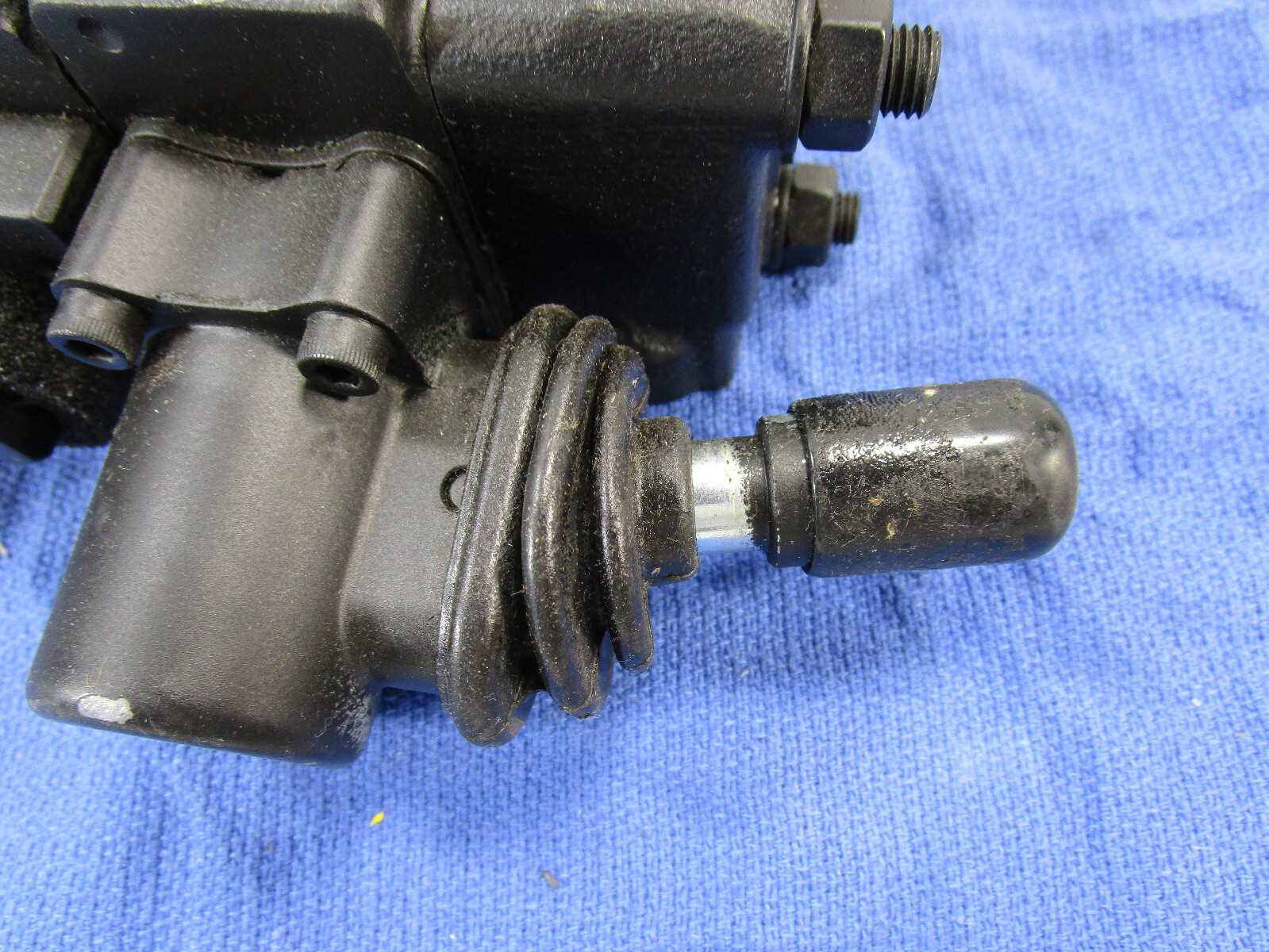 Altec 991026078 material handler Valve body manifold control hydraulic ...