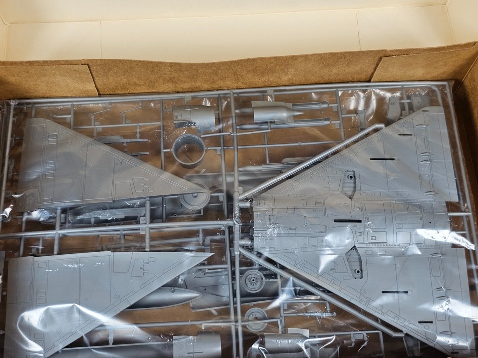 ESCI Dassault-Breguet Mirage 2000 Model Kit 1:48 | eBay