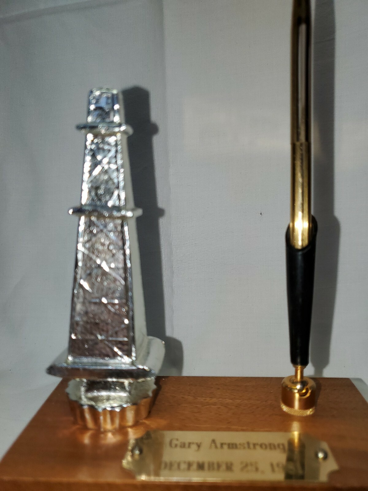 Vintage Wood Desk Note Paper Holder TEXAS OIL DERRICK With Gold Quill ...