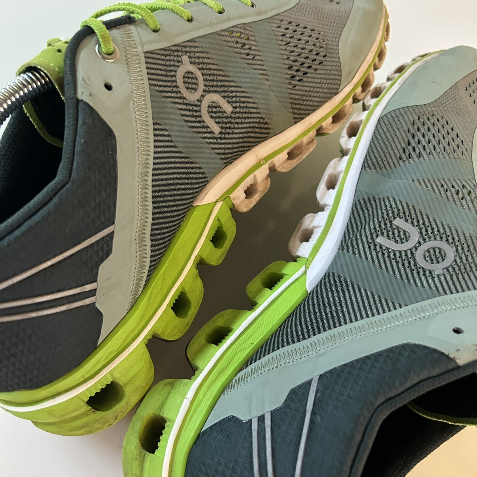 On Cloudflow Swiss Engineering Moss Lime Men Running … - Gem