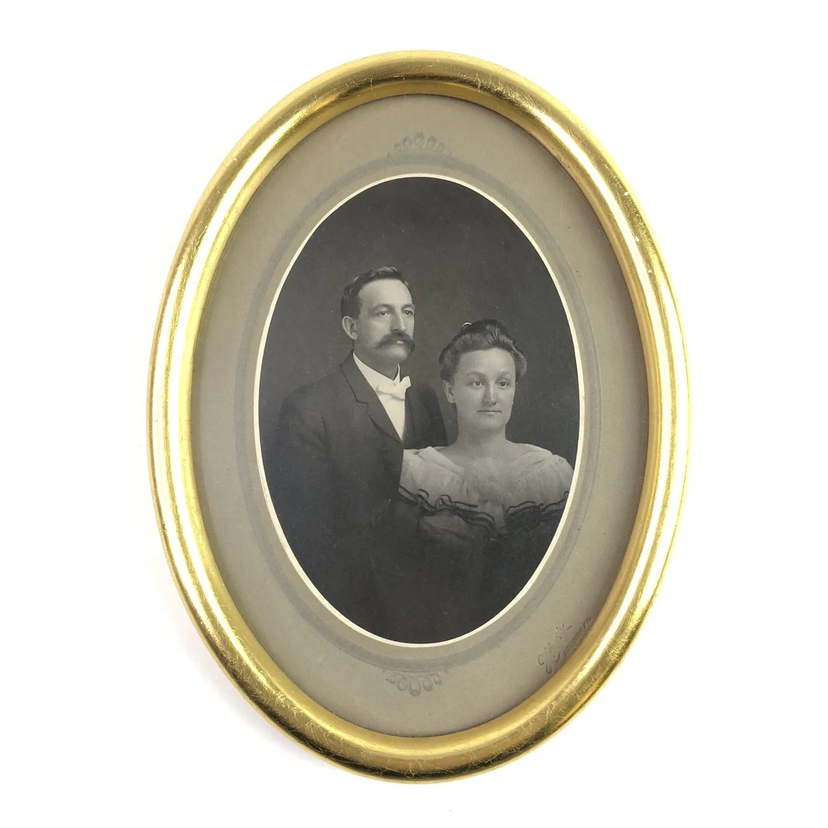 Antique Gold Frame Oval