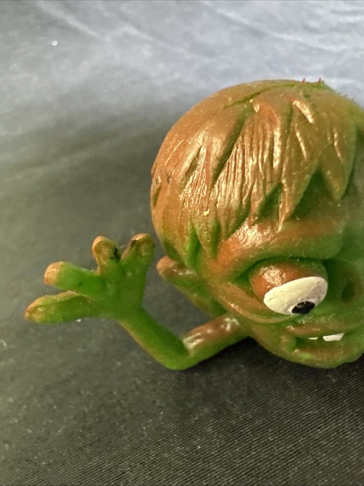 Vintage 1970 Horror Monster Ghoul Zombie GREEN Finger Puppet Wiggler ...