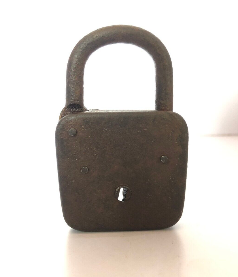 1924 OLD VINTAGE IRON PADLOCK WITH KEY . | eBay