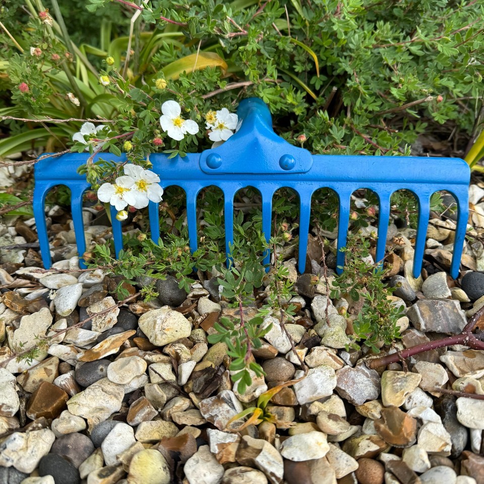 OUTDOOR GARDEN RAKES LAWN RAKE METAL GARDENING HAND TOOL LEAF WITH ...