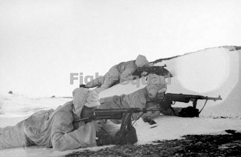 WW2 Picture Photo Finland 1943 German troops with MP 40 submachine guns ...