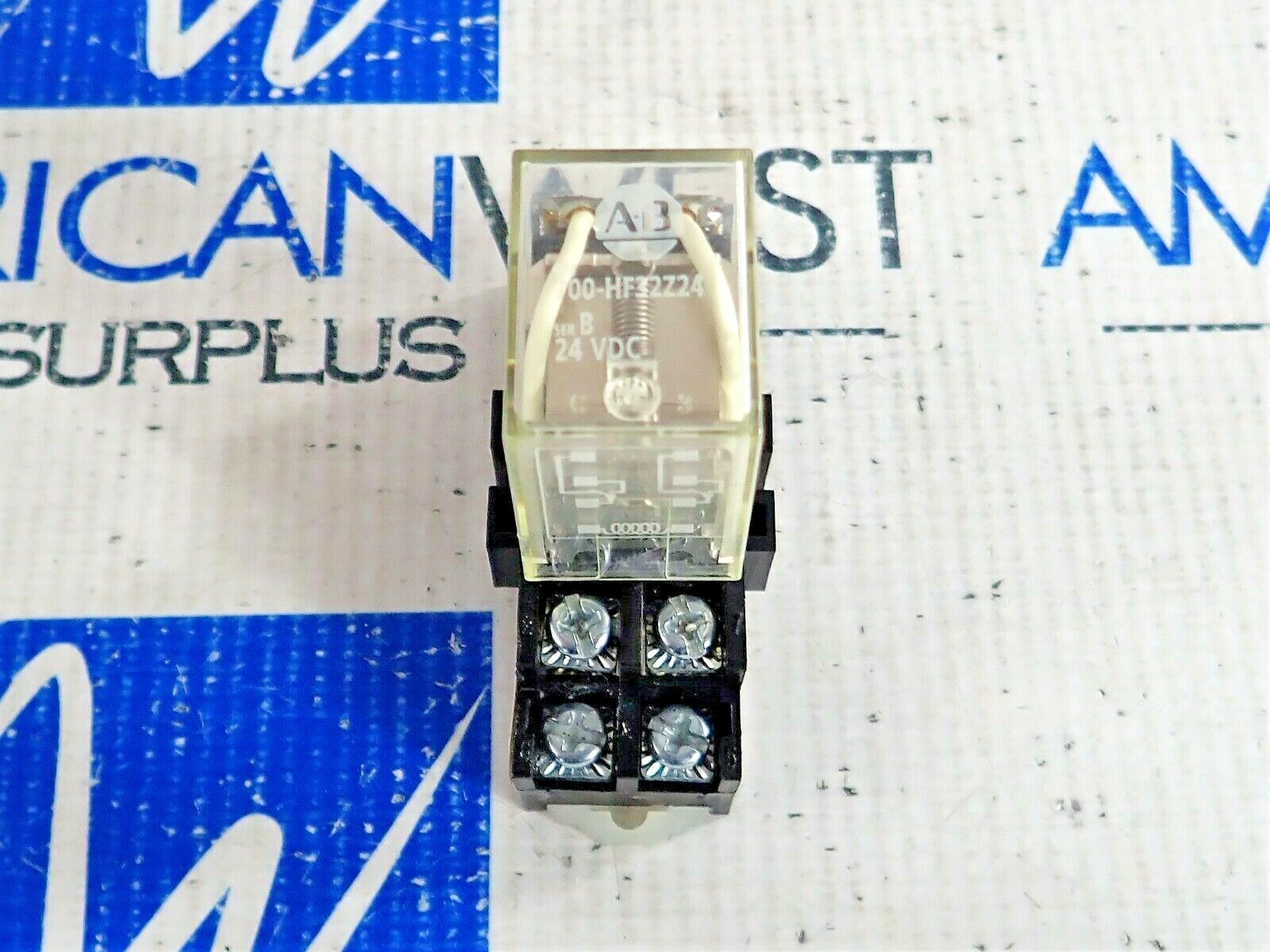 ALLEN BRADLEY 700-HF32Z24 SER B 24 VDC RELAY WITH SOCKET BASE 700-HN116 ...