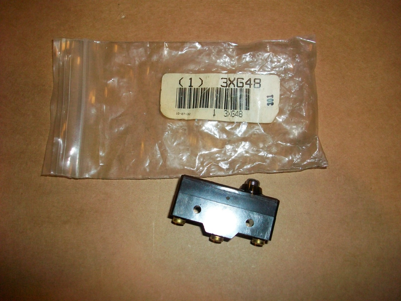 Omron Micro Limit Switch Z-15GD-B7-K NEW | eBay