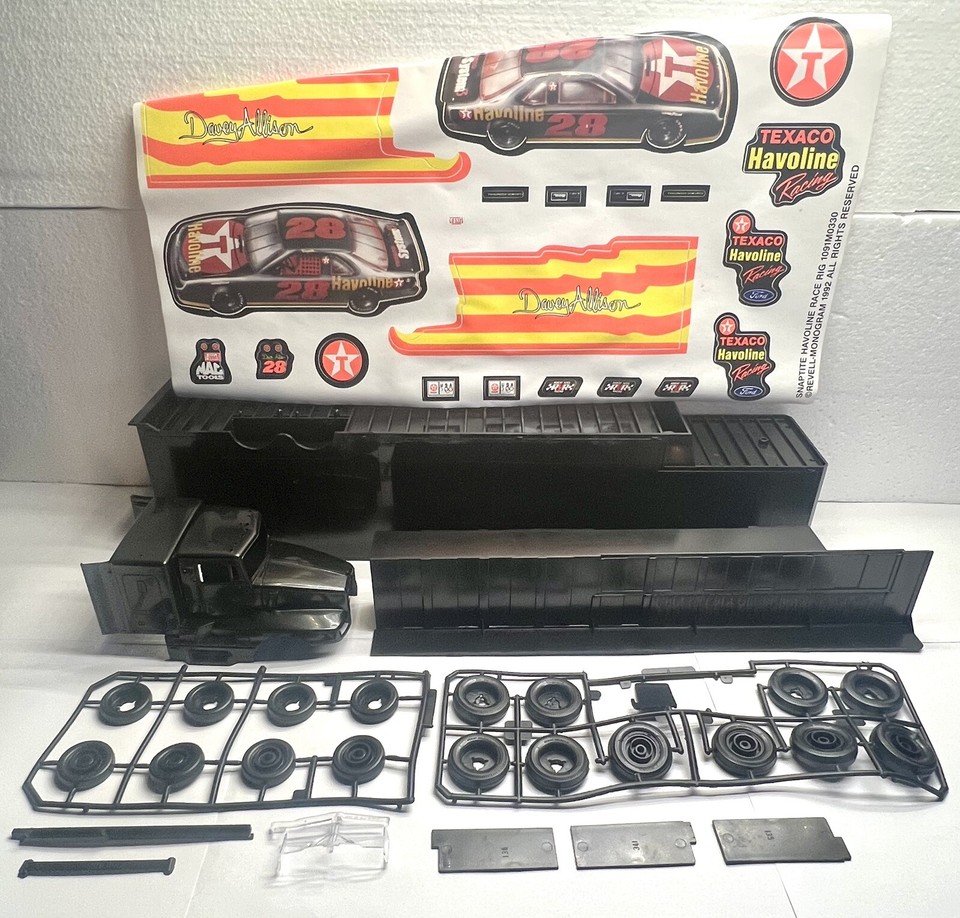 1/32 Scale - Monogram Snap-Tite Texaco/Havoline Race Rig Model Read ...