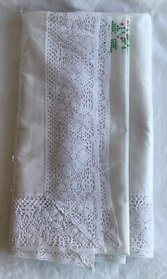 Christmas Tablecloth Hand Cross Stitched Holly And Wreaths Lace Border ...