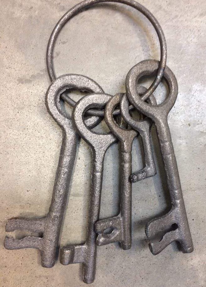 5 Large Jailhouse Keys Jailer Keyring Skeleton jail key with ring, raw ...