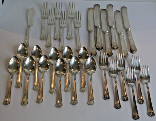 Lot 30 Pieces Vintage Wm Rogers Silverplate Flatware Ashland Pattern c ...