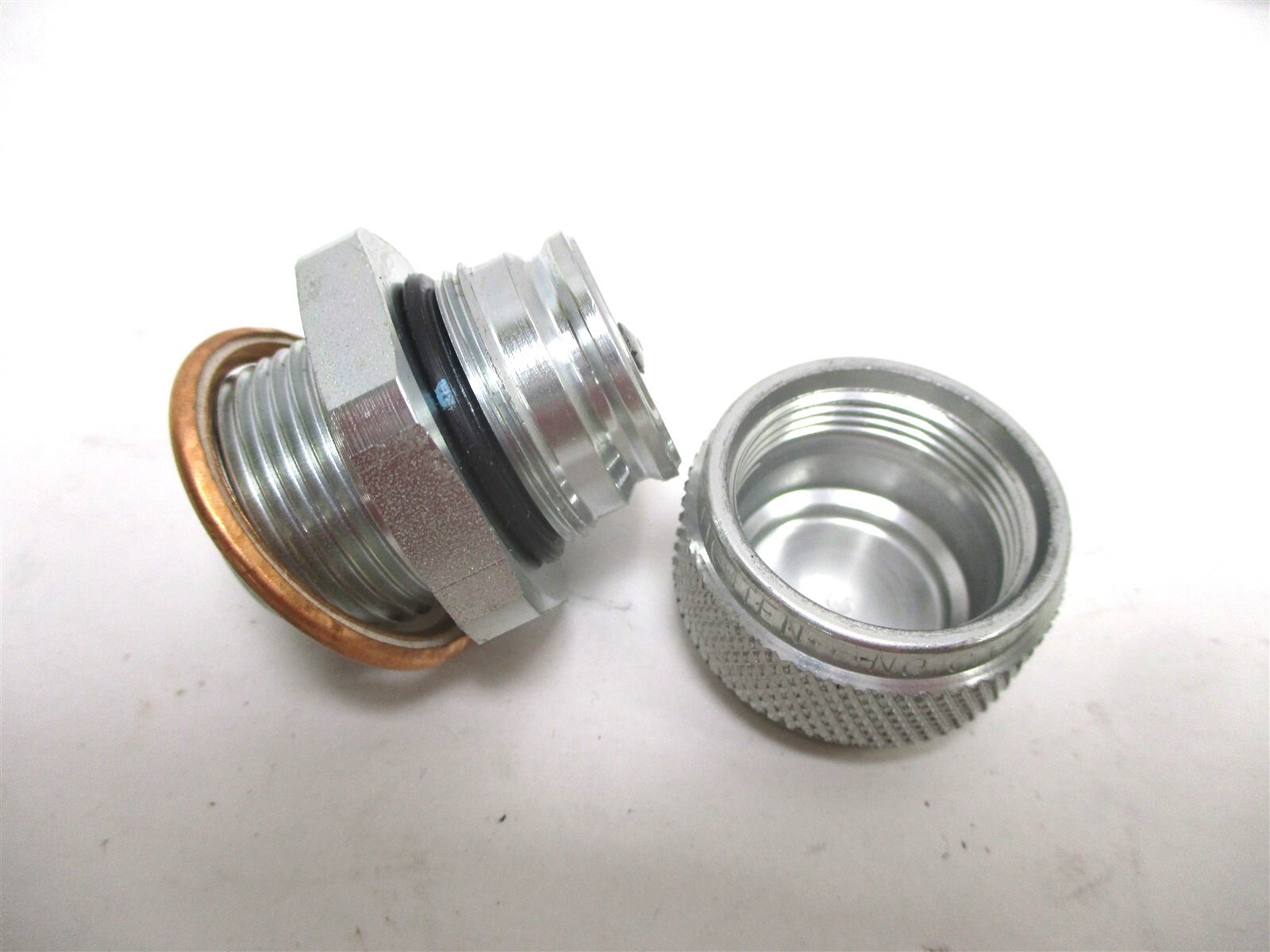 2504622C1 NEW INTERNATIONAL OIL DRAIN QUICK COUPLING PLUG EATON | eBay