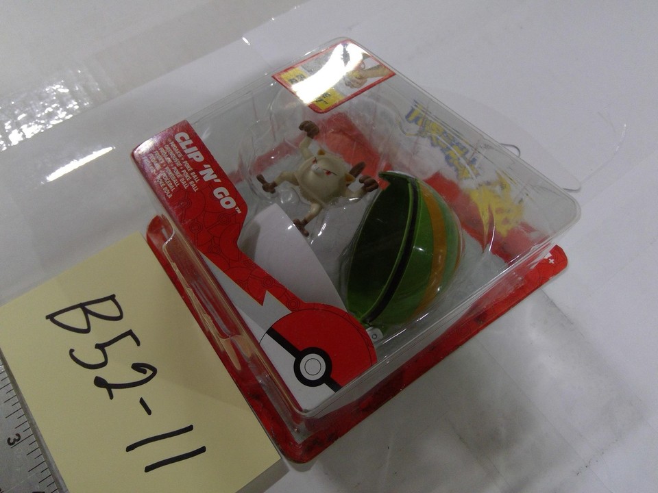 Pokémon Clip 'N' Go Key Figure With Green Poké Ball Action Figure ...