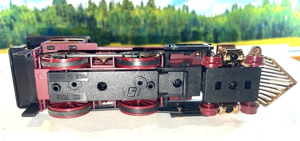 Older Vintage Model Train SS 7501 Steam Locomotive burgundy display ...