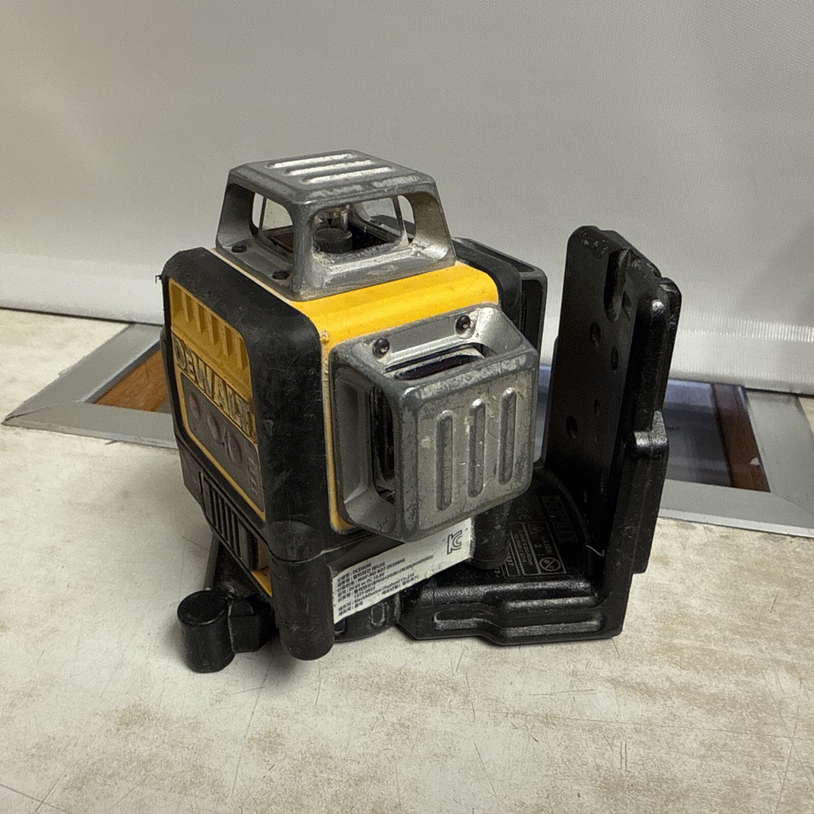 DeWalt Self-leveling Laser Level 3 lines 360º DCE089R | eBay