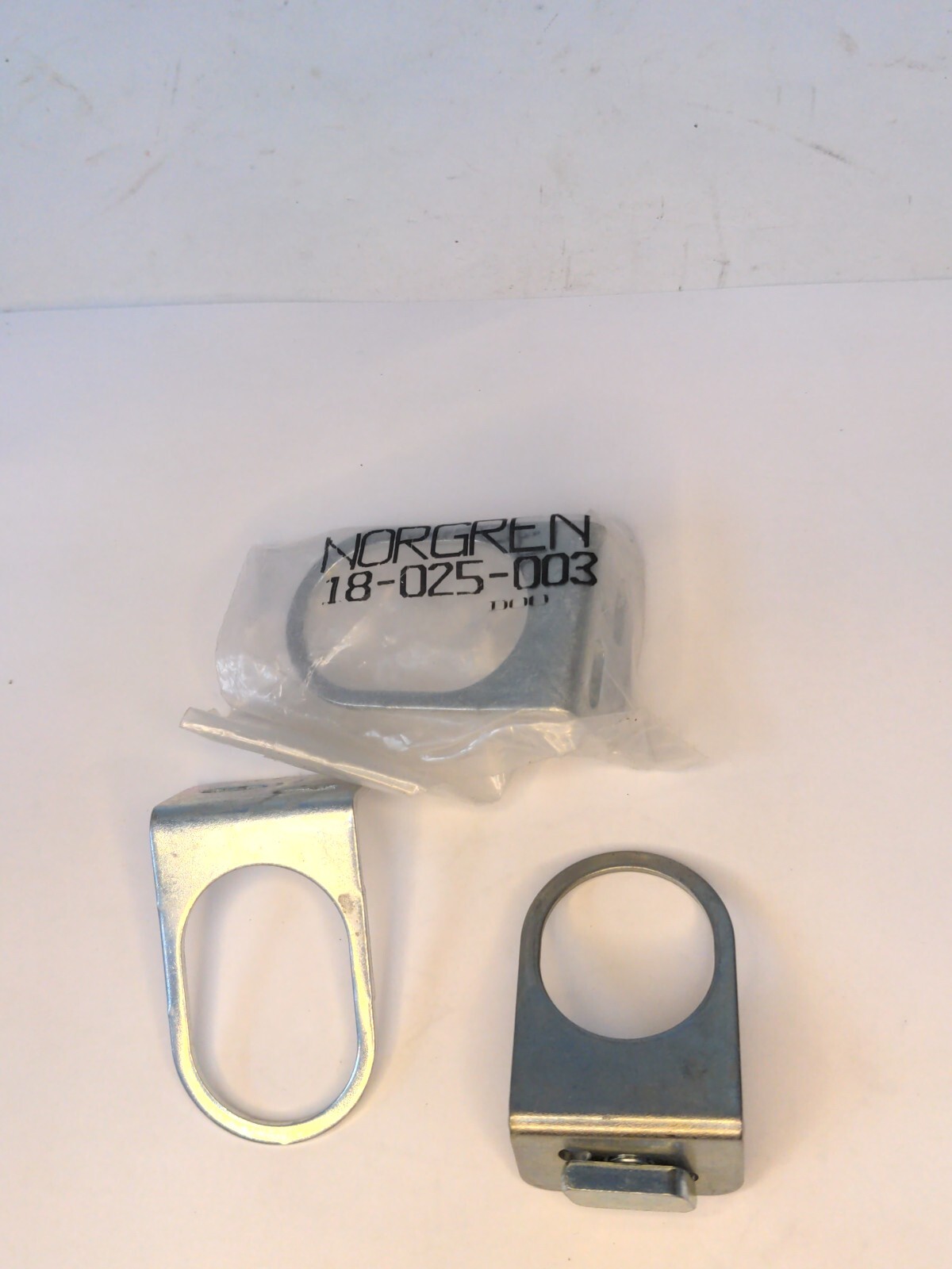 NORGREN 18-025-003 Regulator Wall Bracket with Plastic Nut, R06 Series ...