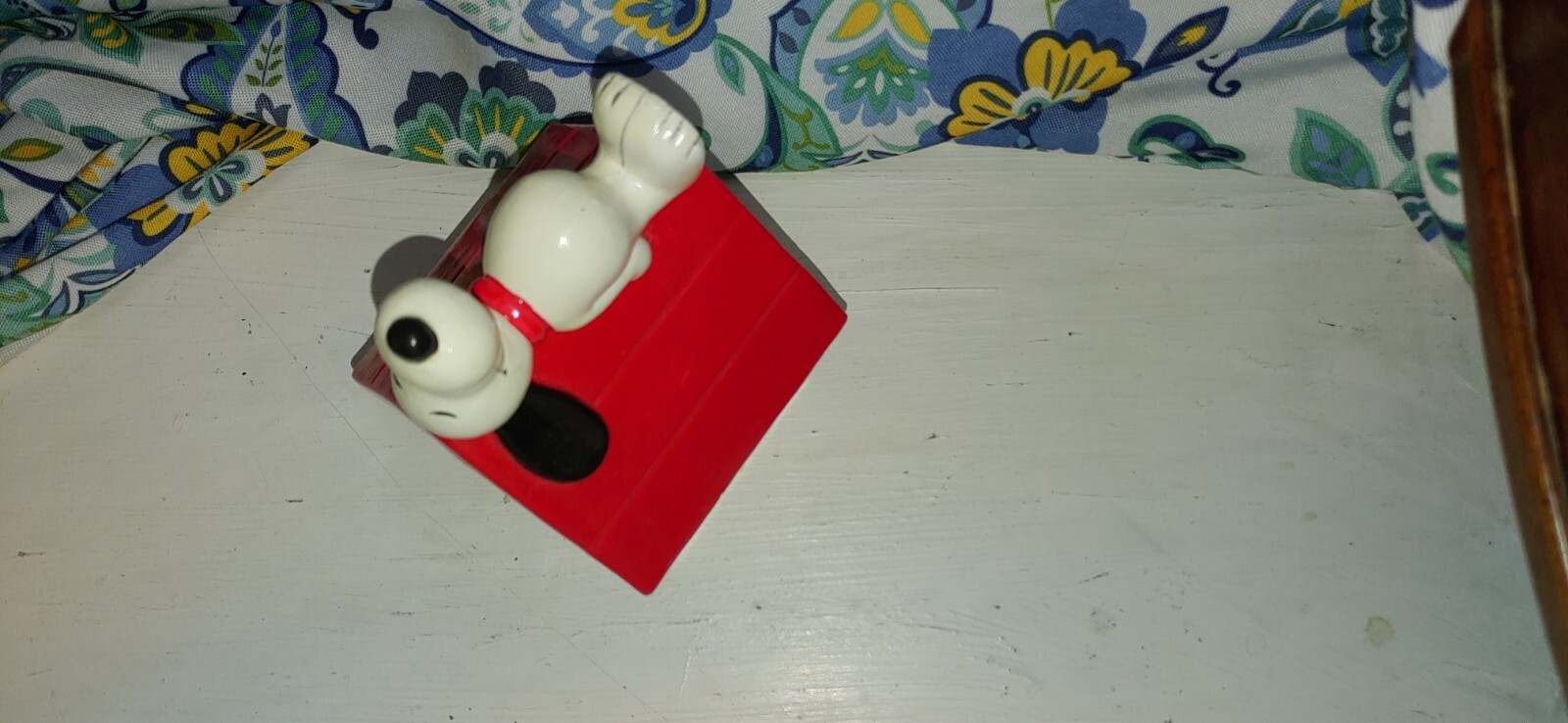 VINTAGE SNOOPY ON HIS DOGHOUSE CERAMIC COIN BANK CHARLIE BROWN PEANUTS ...