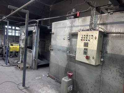 Powder Coating Oven on conveyor belt with Spray Booth And Extractor Fan ...