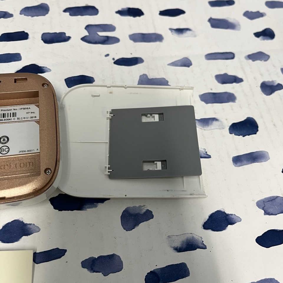 HP Sprocket 2in1 instant Camera/printer No Cord UNTESTED Comes w/ Paper ...
