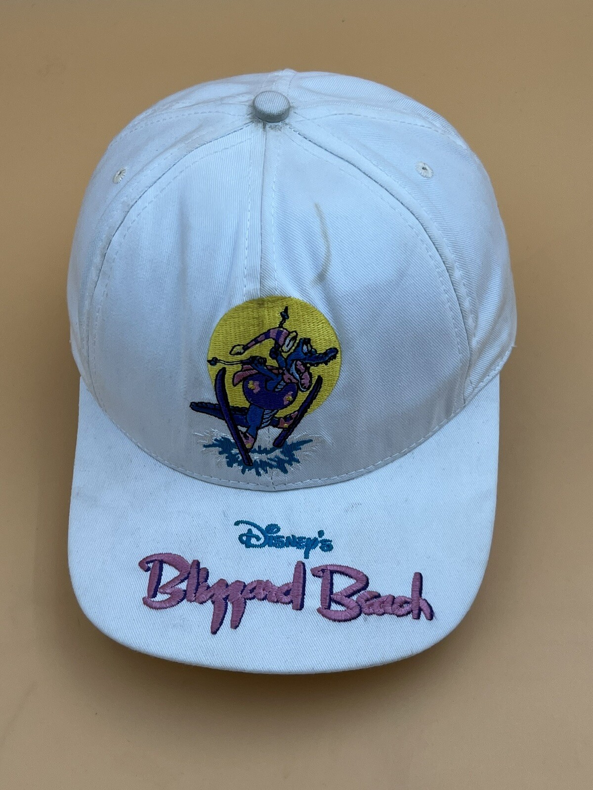 Vintage White Walt Disney Blizzard Beach Ice Gator Ha… - Gem